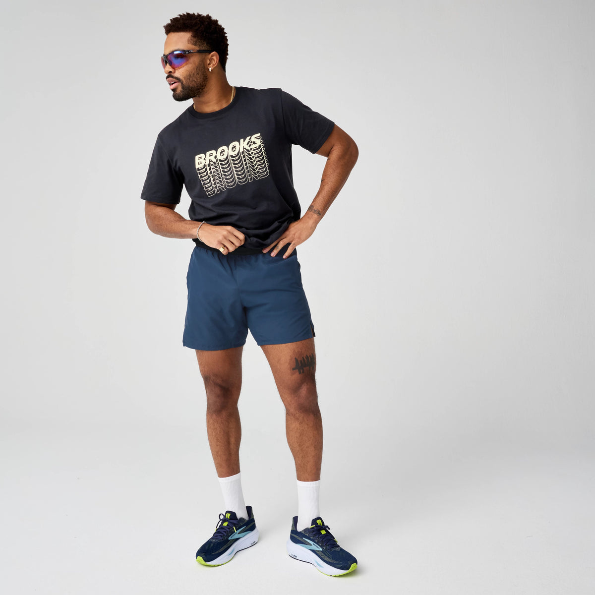 Brooks | Dash 6" 2-in-1 Shorts | Men's | Midnight Run/Black ...